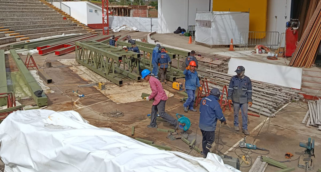 Hektische Stunden bis Mitternacht - Diospi Suyana